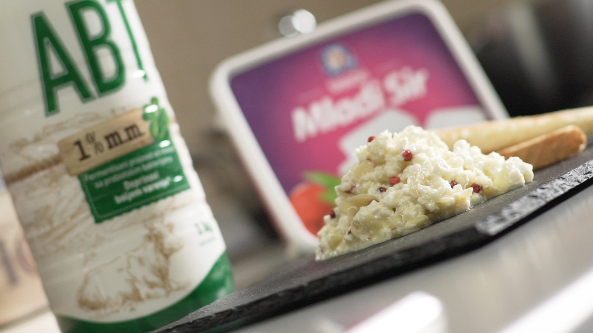 Namaz sa mladim sirom, bademom, medom i crvenim biberom - MyTastyPot ...
